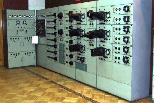 Kto stworzył pierwszy komputer w Polsce? | CiekawostkiHistoryczne.pl